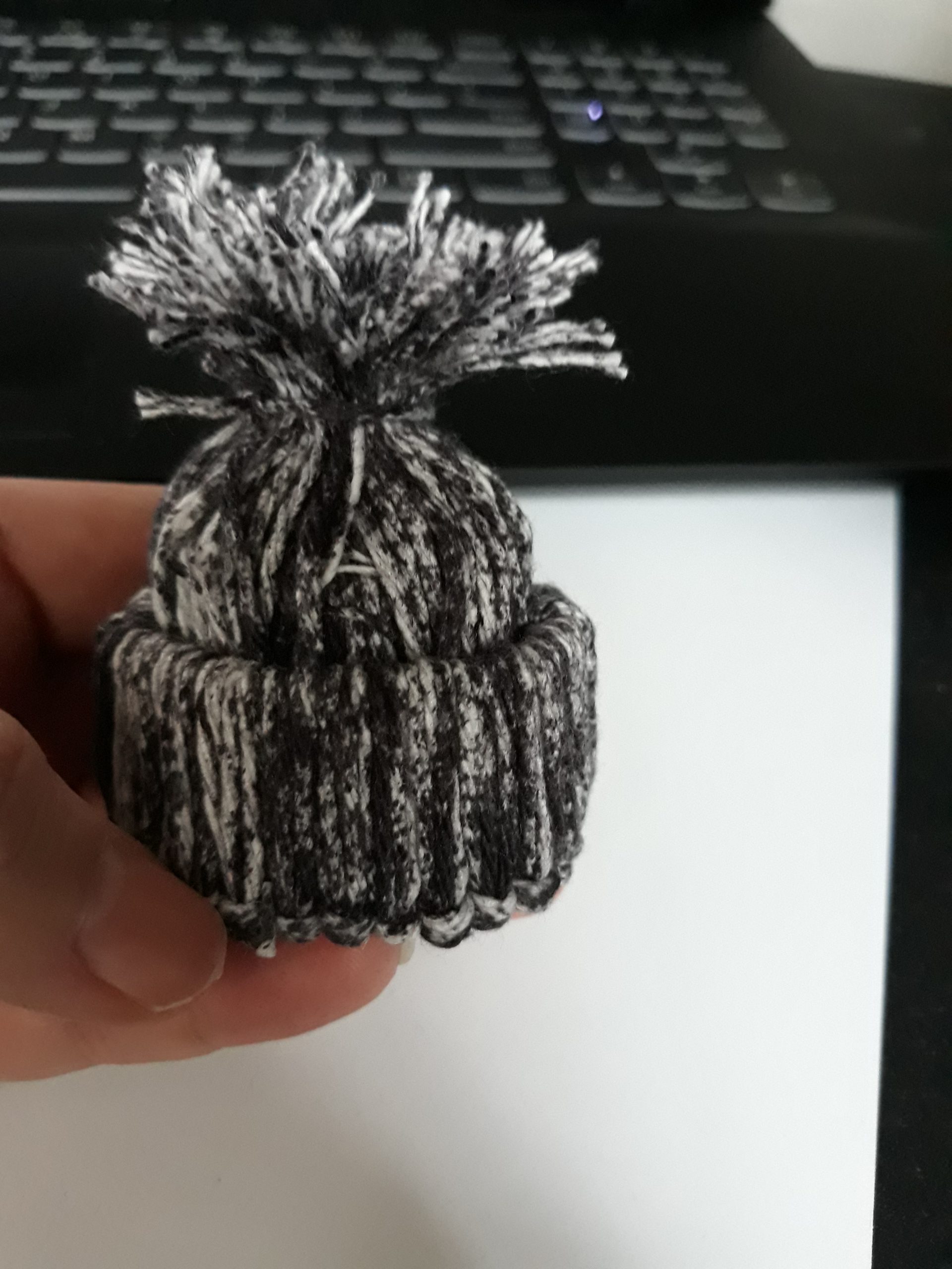 Mini Yarn Hats Craft - Blog Encounters